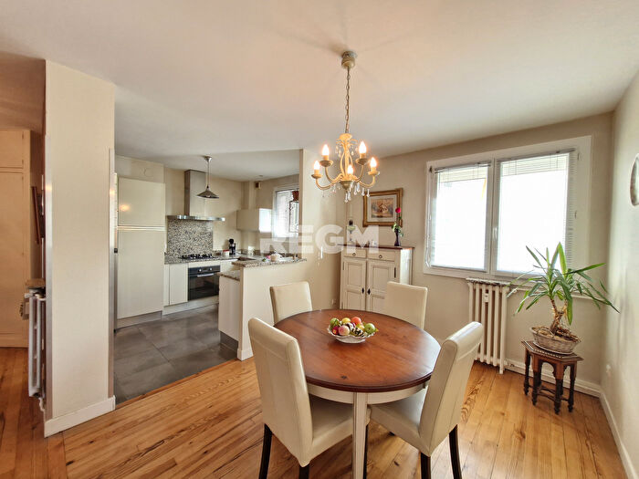 Appartement à vendre - Tarbes, Centre-ville - 4 pièces - 2 chambres