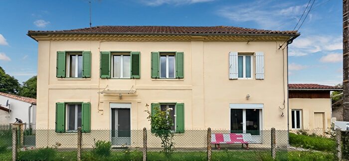 Saint-Pé-Saint-Simon : Maison 8 pièces à vendre