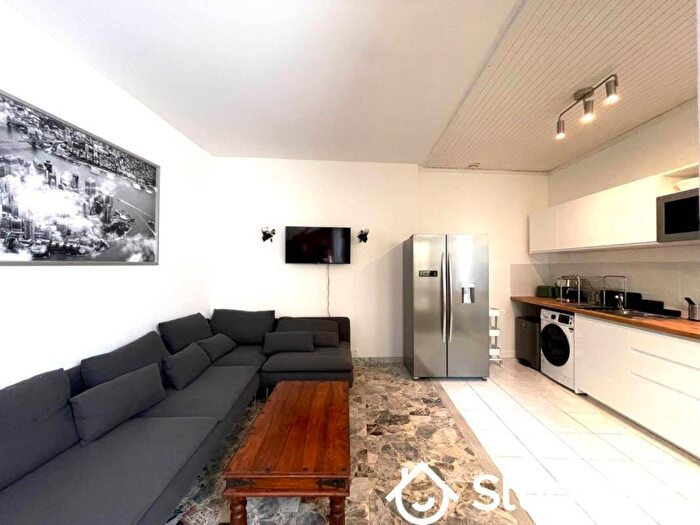 Appartement à louer - Cochennec Péri, Aubervilliers - 1 pièce - 1 chambre