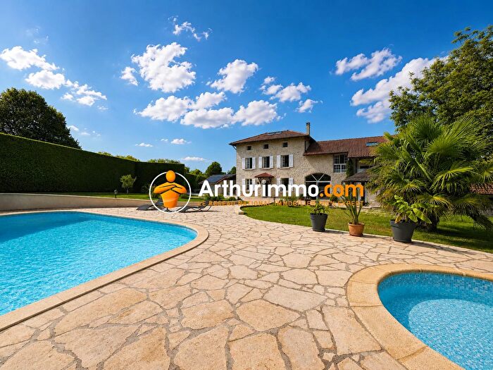 Maison 7 pièces à Crémieu, à vendre