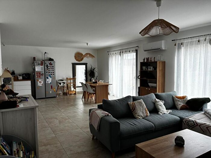 Maison à louer - Bellegarde - 4 pièces - 3 chambres