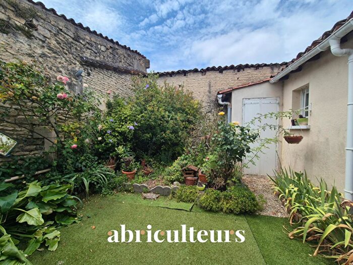 Cognac, Centre-ville, Gare - Maison 3 pièces à vendre