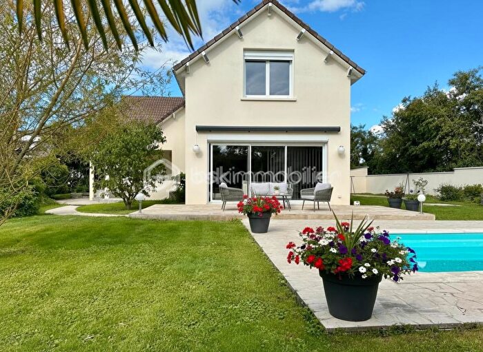 Maison à vendre - Villeblevin - 8 pièces - 5 chambres