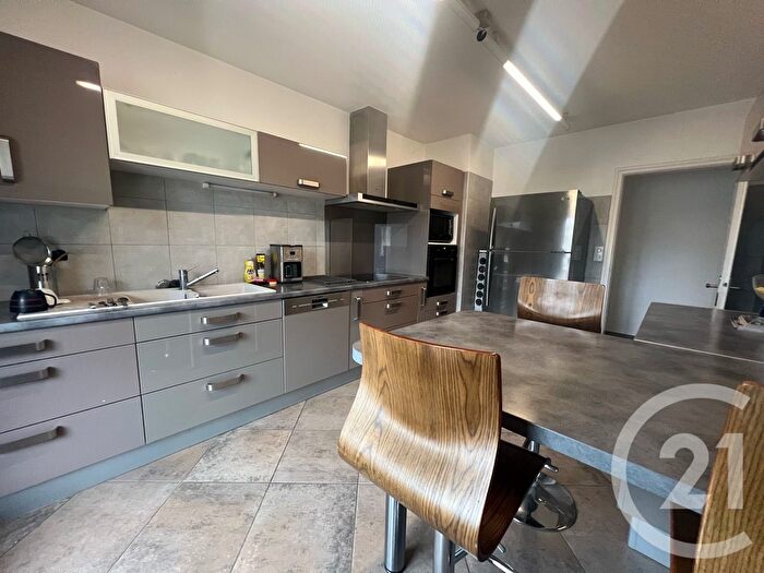 Appartement à vendre - Aurillac, Centre-ville - 6 pièces - 4 chambres