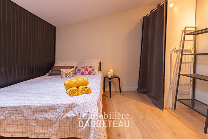 Appartement à louer - Vénissieux, Jules Guesde - 9 pièces - 1 chambre