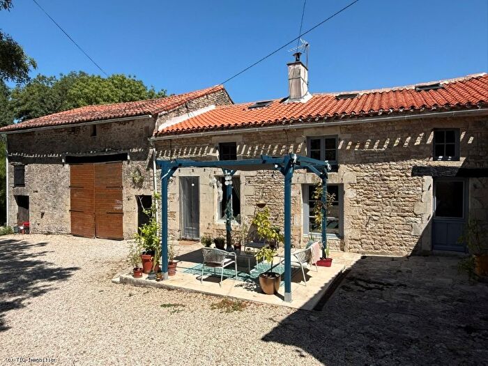 Maison 8 pièces à Mansle, à vendre