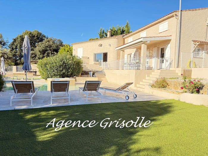 Maison 6 pièces à Sainte-Anastasie-sur-Issole, à louer