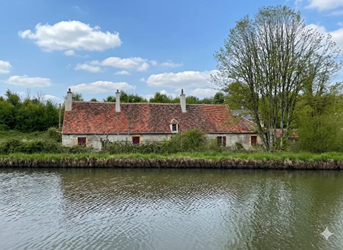 Maison à vendre - Cuffy - 10 pièces