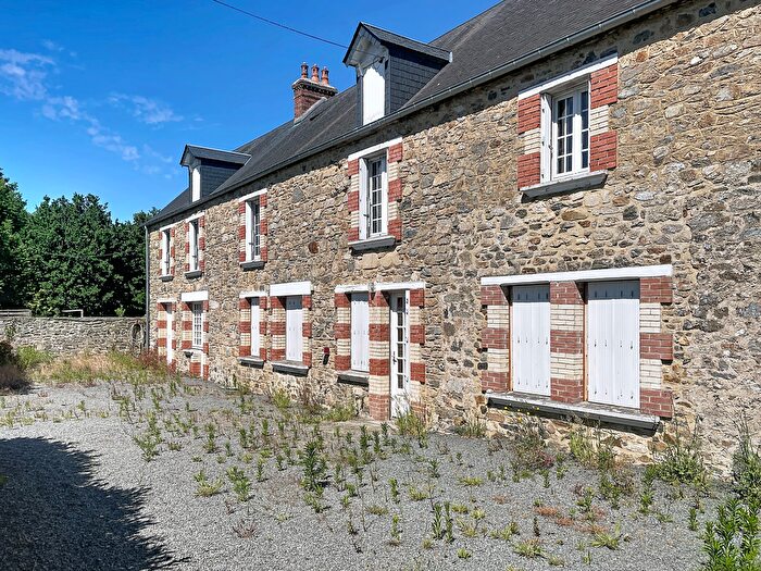 Maison 9 pièces à vendre à Feugères
