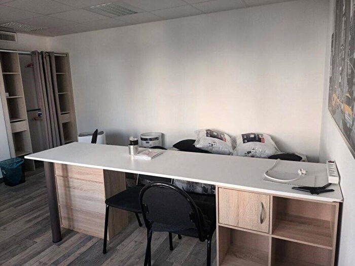 Appartement à louer - Le Village, Vaulx-en-Velin - 1 pièce