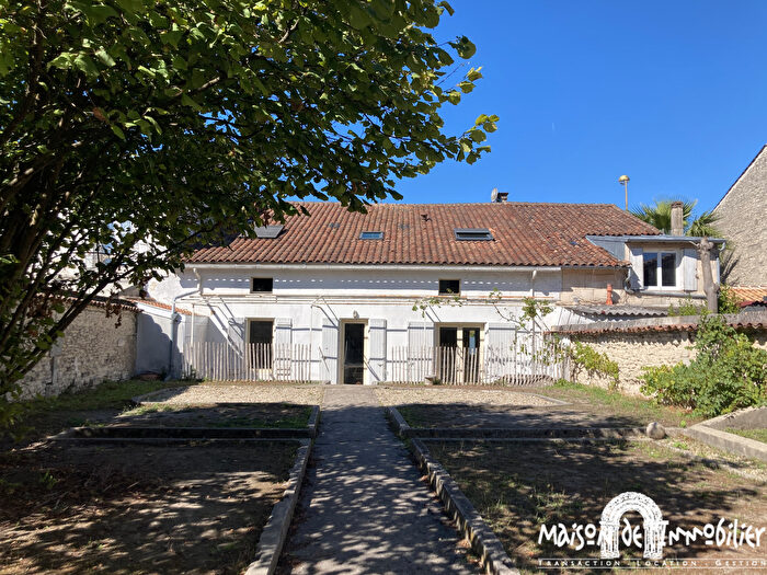 Maison 6 pièces à louer - Cognac, Centre-ville, Gare