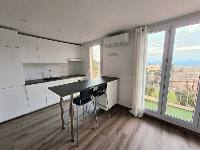 Appartement à louer - Les Platanes, Aix-en-Provence - 4 pièces