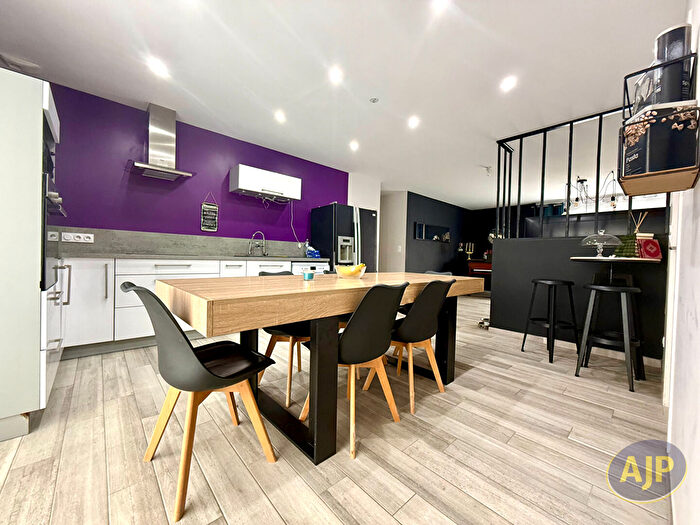 Maison à vendre - Saint-Hilaire-de-Chaléons - 5 pièces - 4 chambres