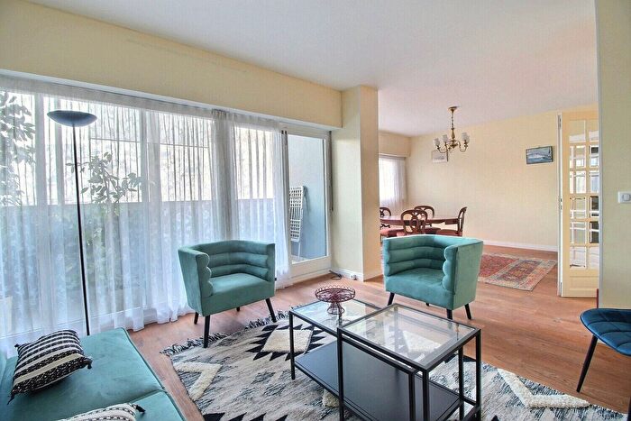 Appartement à louer - Hôtel de Ville, Courbevoie - 4 pièces - 3 chambres