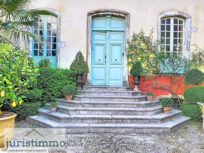 Bourg-Saint-Andéol : Maison 20 pièces à vendre