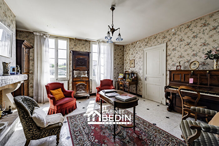 Maison 7 pièces à Saint-Médard-de-Guizières, à vendre