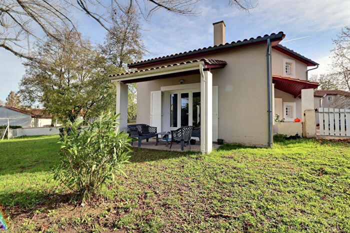 Maison à vendre - Saint-Seurin-de-Cursac - 5 pièces - 4 chambres