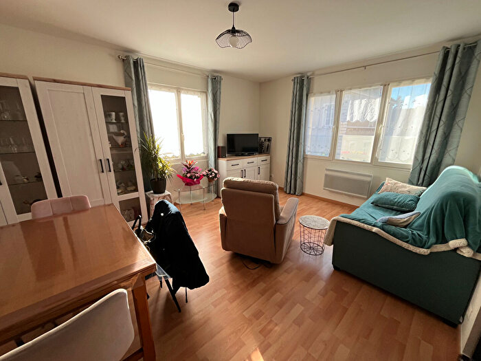 Appartement à vendre - Montargis, Centre-ville - 2 pièces - 1 chambre