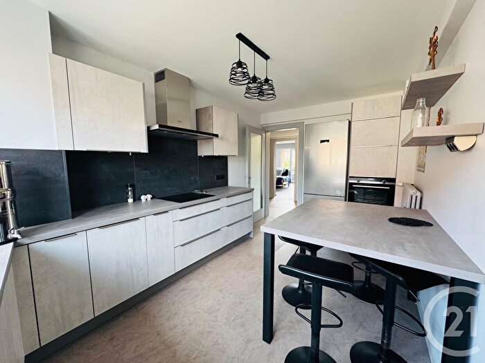 Appartement à louer - Metz, Plantières, Queuleu - 4 pièces - 3 chambres