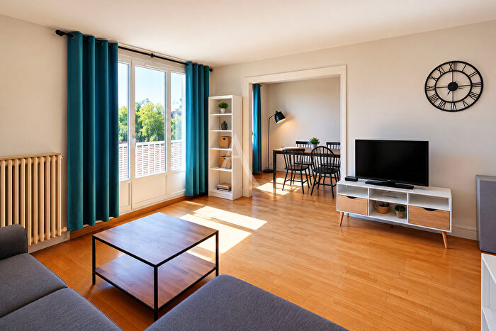 Chatou, Est : Appartement 4 pièces à louer