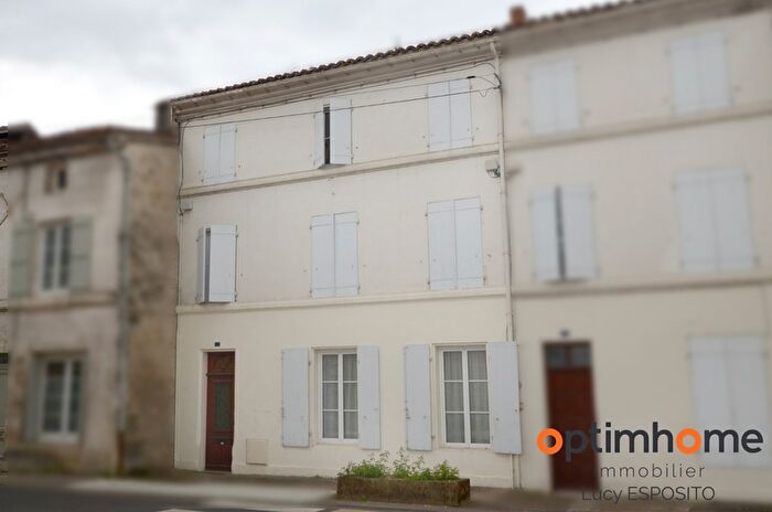 Maison 8 pièces à La Rochefoucauld, à vendre