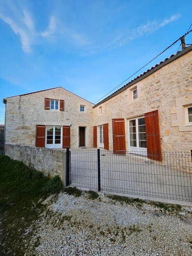 Saint-Savinien : Maison 5 pièces à louer