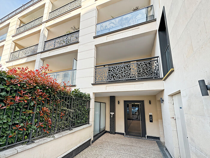 Appartement à vendre - Rosny-sous-Bois, Centre-ville - 3 pièces - 2 chambres