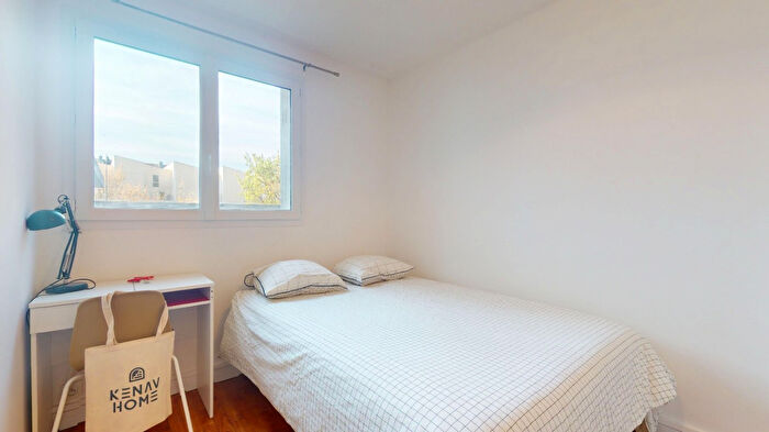 Appartement à louer - Quartiers Ouest, Arsenal, Redon - 4 pièces - 9 chambres