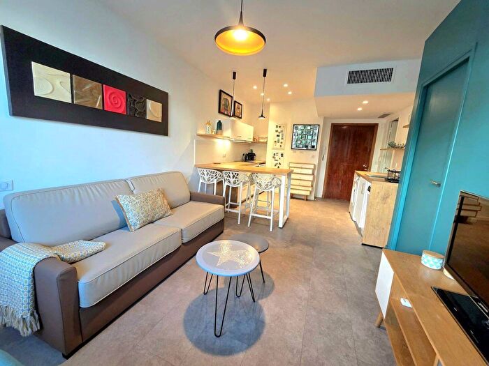 Appartement à louer - Fleurs-Gambetta, Nice - 2 pièces - 1 chambre