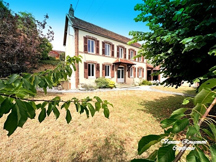 La Celle-Saint-Cyr : Maison 7 pièces à vendre
