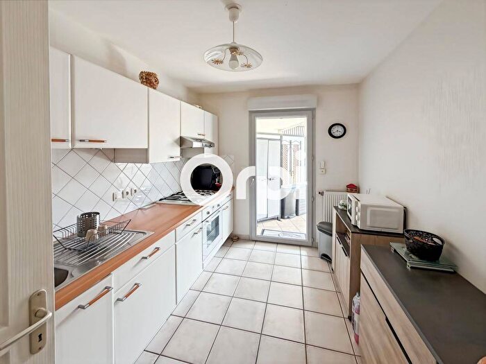 Appartement à louer - Saint-Martin-en-Haut - 3 pièces - 2 chambres