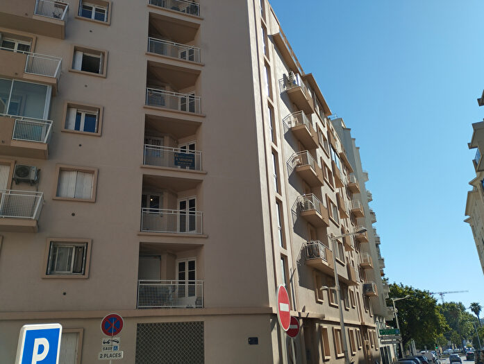 Appartement à vendre - Toulon, Saint-Roch - 3 pièces - 2 chambres