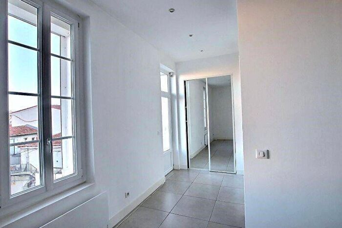 Appartement à louer - Saint Pierre, Marseille ème arrondissement - 2 pièces - 1 chambre