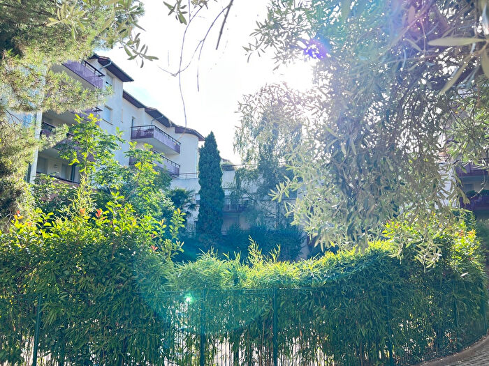 Maisons à vendre et appartements à louer - 1