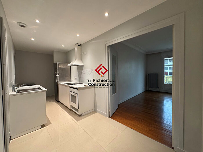 Appartement à louer - Grenoble, Bajatière - 3 pièces - 2 chambres