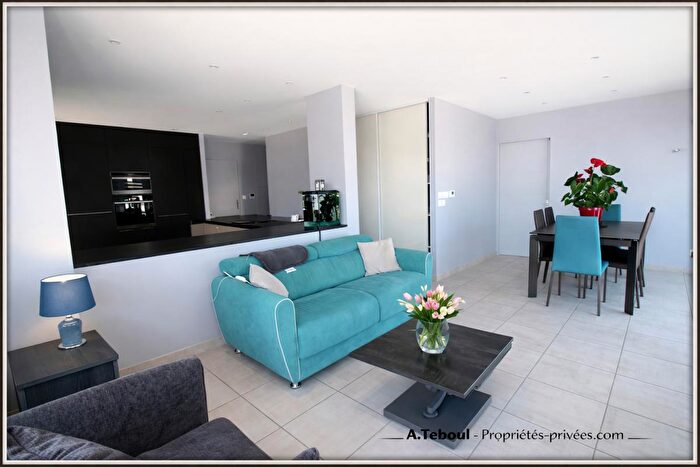 Appartement à vendre - Bron, Bron Piscine, Le Lessivas - 3 pièces - 2 chambres