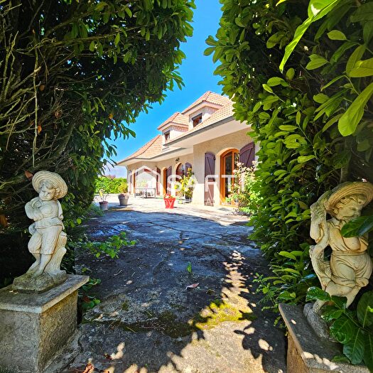 Le Vernet : Maison 10 pièces à vendre
