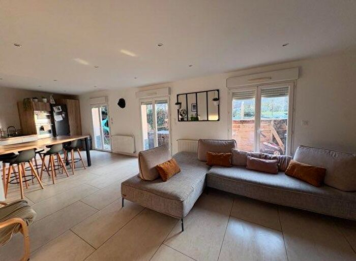 Maison à louer - Givors, Canal - 5 pièces - 4 chambres