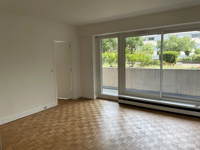 Appartement 2 pièces à vendre à Courbevoie, Hôtel de ville