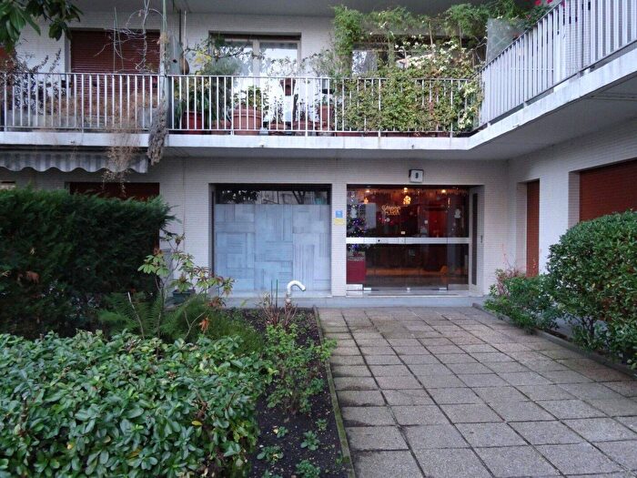 Appartement à louer - Alleray Procession, Paris ème arrondissement - 3 pièces - 2 chambres