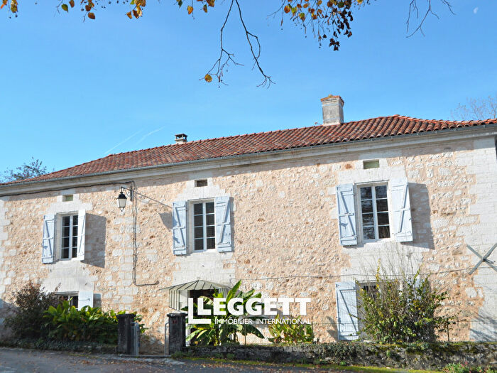 Maison à vendre - Vieux-Mareuil - 7 pièces - 5 chambres