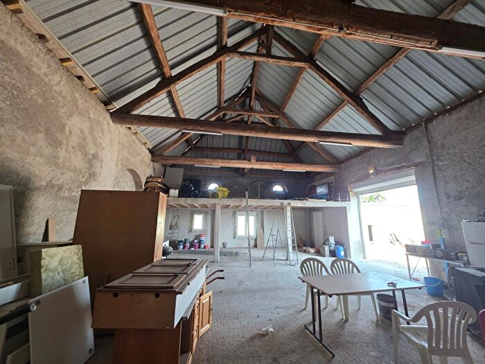 Maison 1 pièce à Saint-Rémy-en-Rollat, à vendre