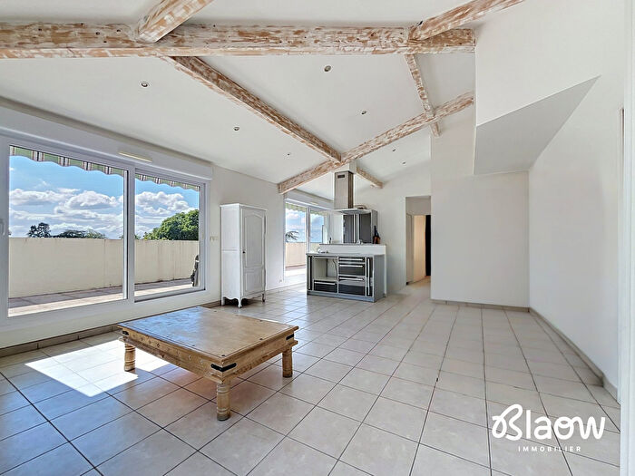 Appartement 3 pièces à Meyzieu, Centre-ville, à vendre