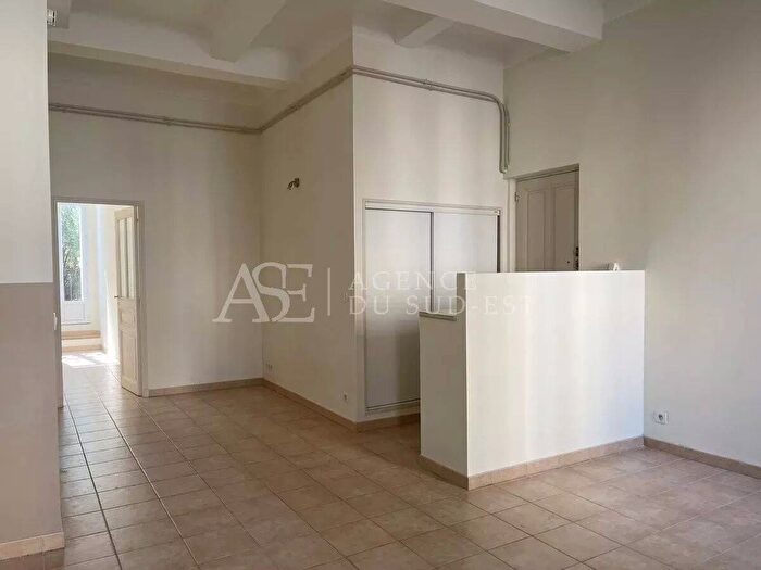 Appartement à louer - Centre Ville, Aix-en-Provence - 1 pièce