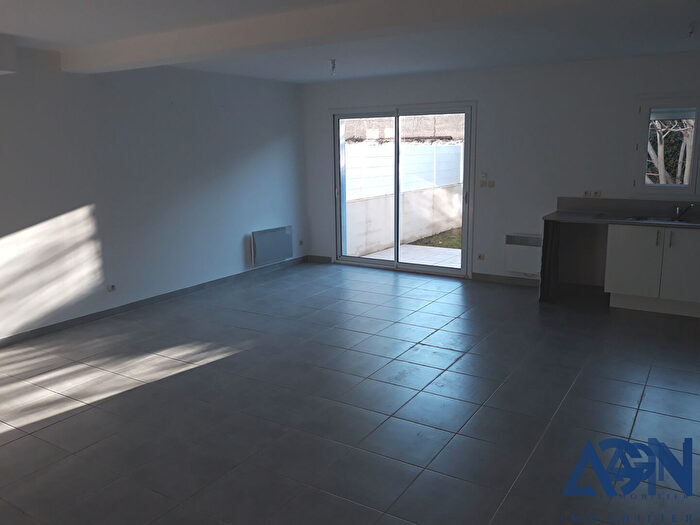 Maisons à vendre et appartements à louer - 1