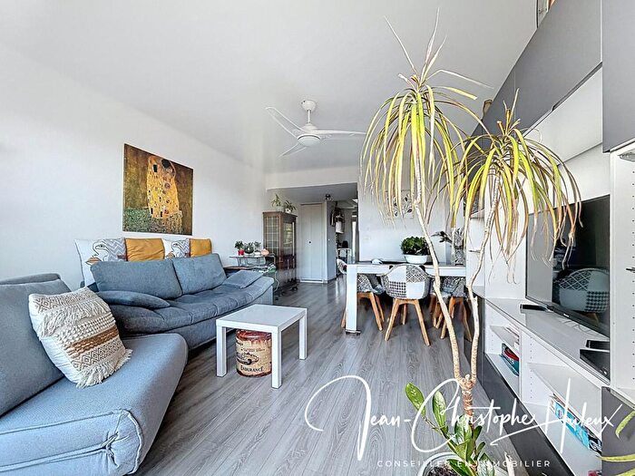 Appartement à vendre - Nîmes, Ville Active - 3 pièces - 2 chambres