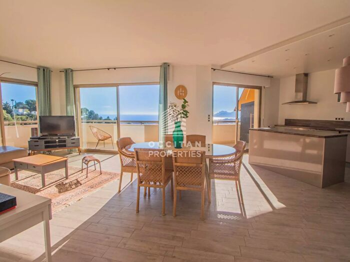 Appartement à vendre - Le Cannet, Centre-ville - 3 pièces - 2 chambres