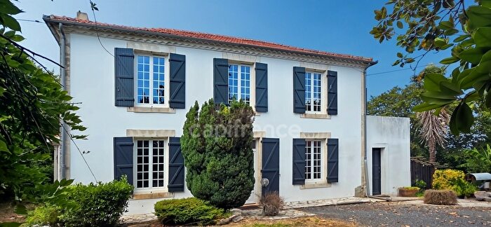 Maison 7 pièces à vendre à Réans