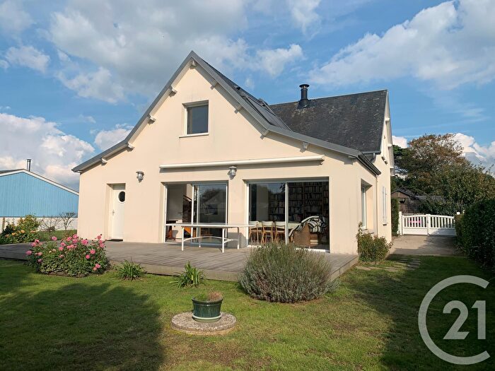 Maison à vendre - Jullouville - 6 pièces - 4 chambres