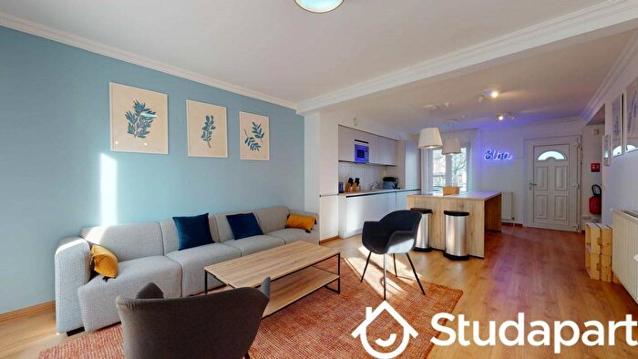 Appartement à louer - Plateau Ouest, Suresnes - 1 pièce - 3 chambres